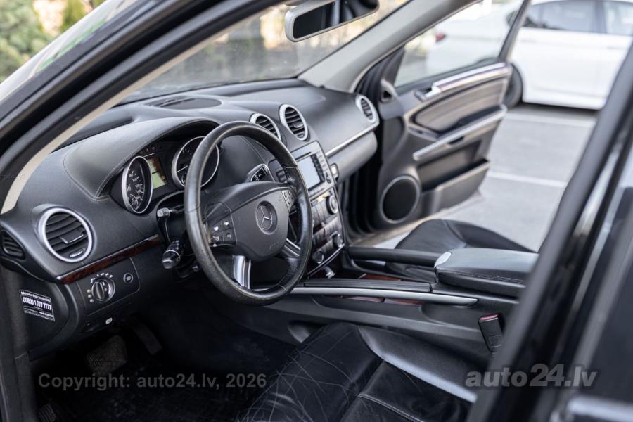 Melns Mercedes-Benz GL-Class 2006 Tallina, ar dzinēja tilpumu 3.00 L un nobraukumu 340 tūkst. km par 5998 €, foto 9 vietnē AUTOMOTO.COM.LV
