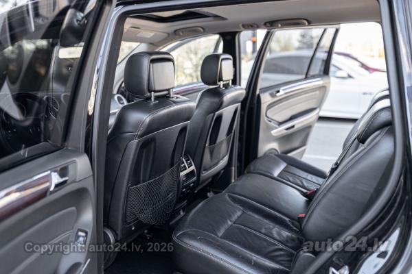 Melns Mercedes-Benz GL-Class 2006 Tallina, ar dzinēja tilpumu 3.00 L un nobraukumu 340 tūkst. km par 5998 €, foto 9 vietnē AUTOMOTO.COM.LV