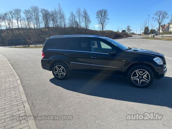 Black Mercedes-Benz GL-Class 2010 in Rakvere, with an engine capacity of 3.00 L and mileage of 208 thousand km for 13500 €, photo 2 on AUTOMOTO.COM.LV
