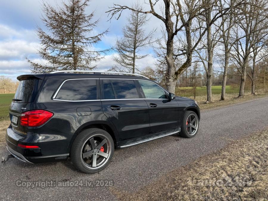 Melns Mercedes-Benz GL-Class 2013 Tallina, ar dzinēja tilpumu 4.70 L un nobraukumu 235 tūkst. km par 15500 €, foto 5 vietnē AUTOMOTO.COM.LV