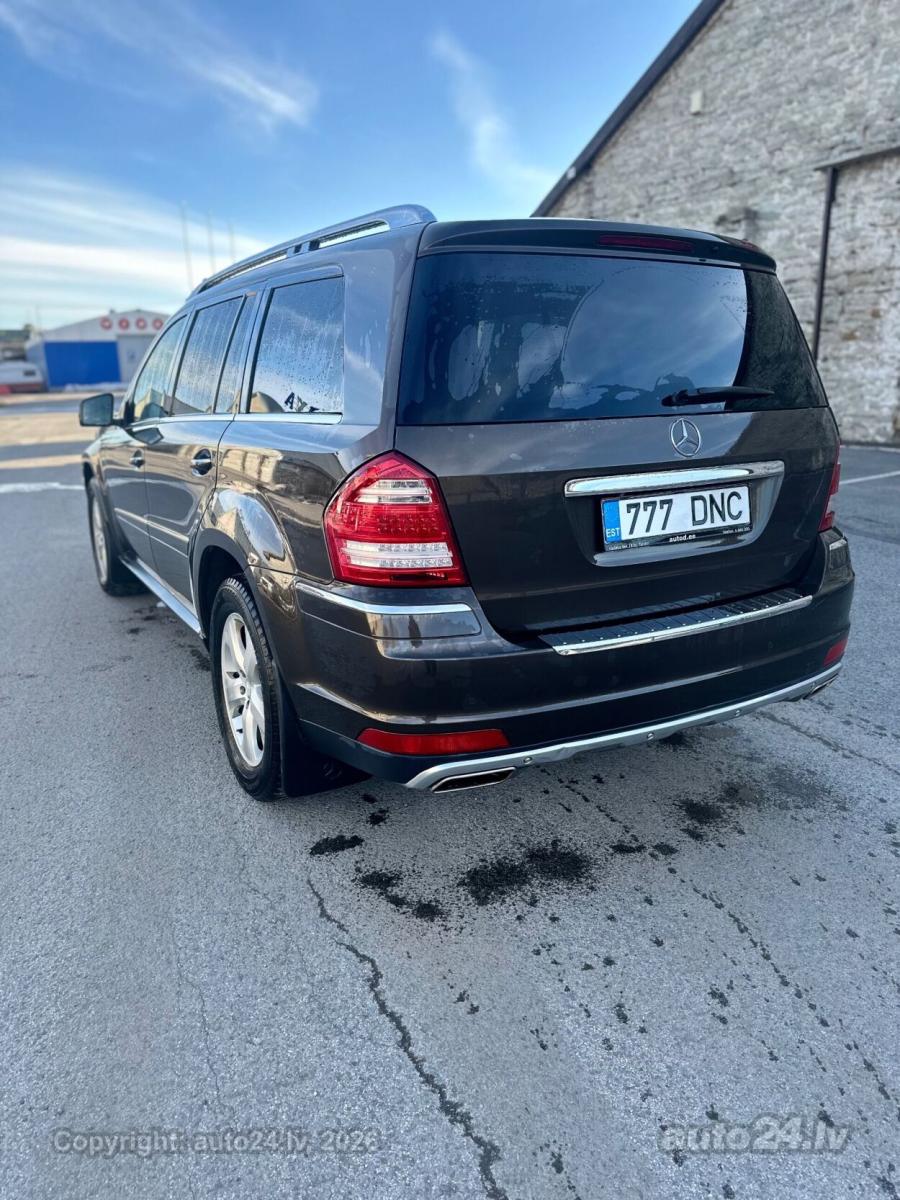 Brown Mercedes-Benz GL-Class 2011 in Tallinn, with an engine capacity of 3.00 L and mileage of 239 thousand km for 15999 €, photo 3 on AUTOMOTO.COM.LV