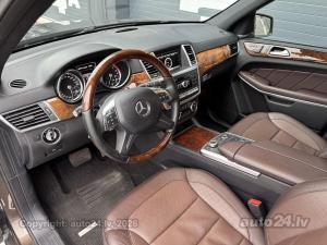 Brūns Mercedes-Benz GL-Class 2013 Tallina, ar dzinēja tilpumu 3.00 L un nobraukumu 214 tūkst. km par 24995 €, foto 12 vietnē AUTOMOTO.COM.LV