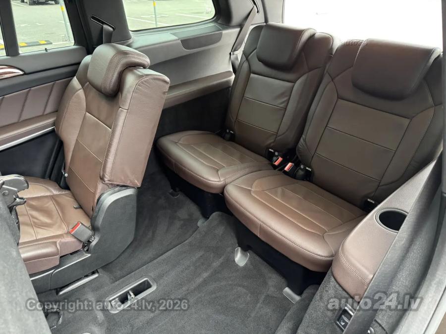 Brūns Mercedes-Benz GL-Class 2013 Tallina, ar dzinēja tilpumu 3.00 L un nobraukumu 214 tūkst. km par 24995 €, foto 18 vietnē AUTOMOTO.COM.LV