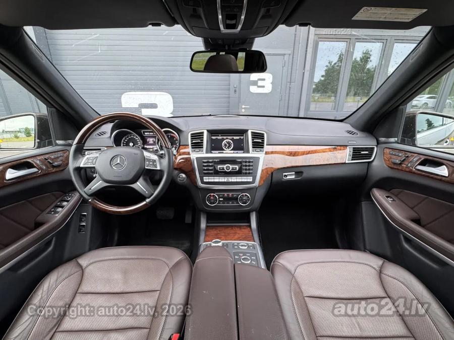 Brūns Mercedes-Benz GL-Class 2013 Tallina, ar dzinēja tilpumu 3.00 L un nobraukumu 214 tūkst. km par 24995 €, foto 23 vietnē AUTOMOTO.COM.LV