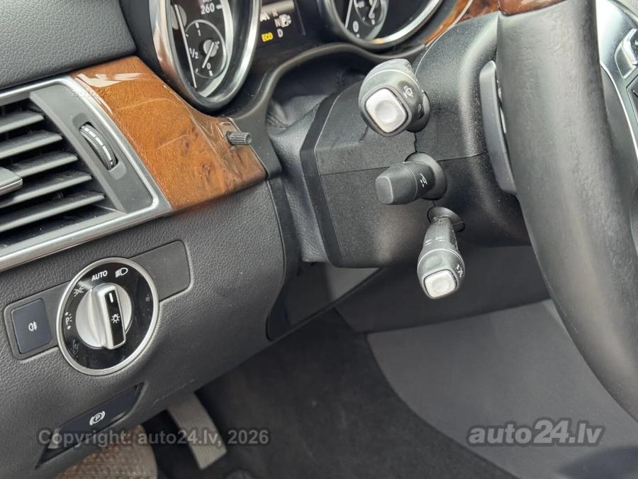 Brūns Mercedes-Benz GL-Class 2013 Tallina, ar dzinēja tilpumu 3.00 L un nobraukumu 214 tūkst. km par 24995 €, foto 25 vietnē AUTOMOTO.COM.LV