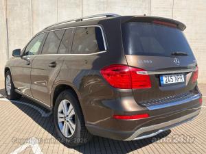 Brūns Mercedes-Benz GL-Class 2016 Tallina, ar dzinēja tilpumu 3.00 L un nobraukumu 290 tūkst. km par 21999 €, foto 4 vietnē AUTOMOTO.COM.LV