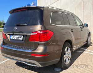 Brūns Mercedes-Benz GL-Class 2016 Tallina, ar dzinēja tilpumu 3.00 L un nobraukumu 290 tūkst. km par 21999 €, foto 5 vietnē AUTOMOTO.COM.LV