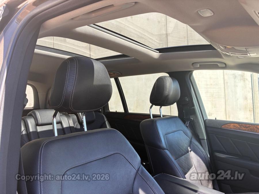 Brūns Mercedes-Benz GL-Class 2016 Tallina, ar dzinēja tilpumu 3.00 L un nobraukumu 290 tūkst. km par 21999 €, foto 9 vietnē AUTOMOTO.COM.LV