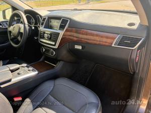 Brūns Mercedes-Benz GL-Class 2016 Tallina, ar dzinēja tilpumu 3.00 L un nobraukumu 290 tūkst. km par 21999 €, foto 10 vietnē AUTOMOTO.COM.LV