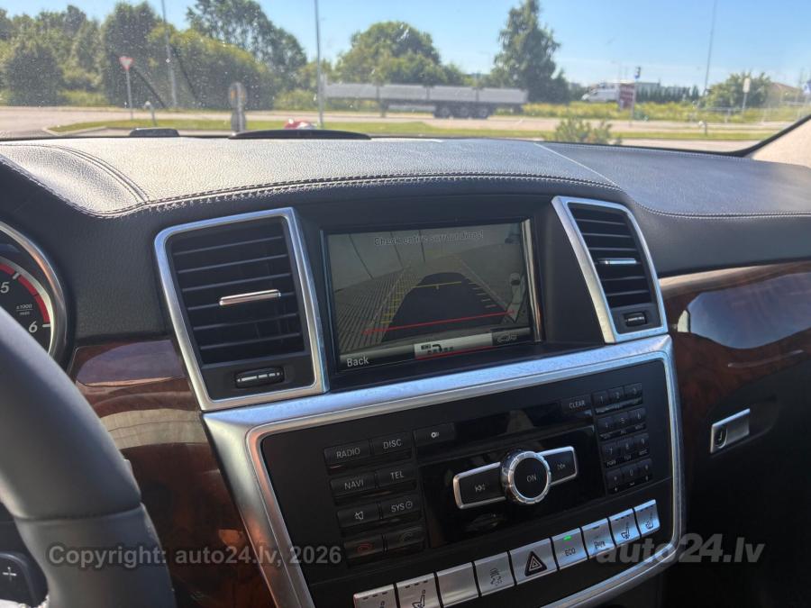 Brūns Mercedes-Benz GL-Class 2016 Tallina, ar dzinēja tilpumu 3.00 L un nobraukumu 290 tūkst. km par 21999 €, foto 13 vietnē AUTOMOTO.COM.LV