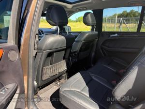 Brūns Mercedes-Benz GL-Class 2016 Tallina, ar dzinēja tilpumu 3.00 L un nobraukumu 290 tūkst. km par 21999 €, foto 18 vietnē AUTOMOTO.COM.LV