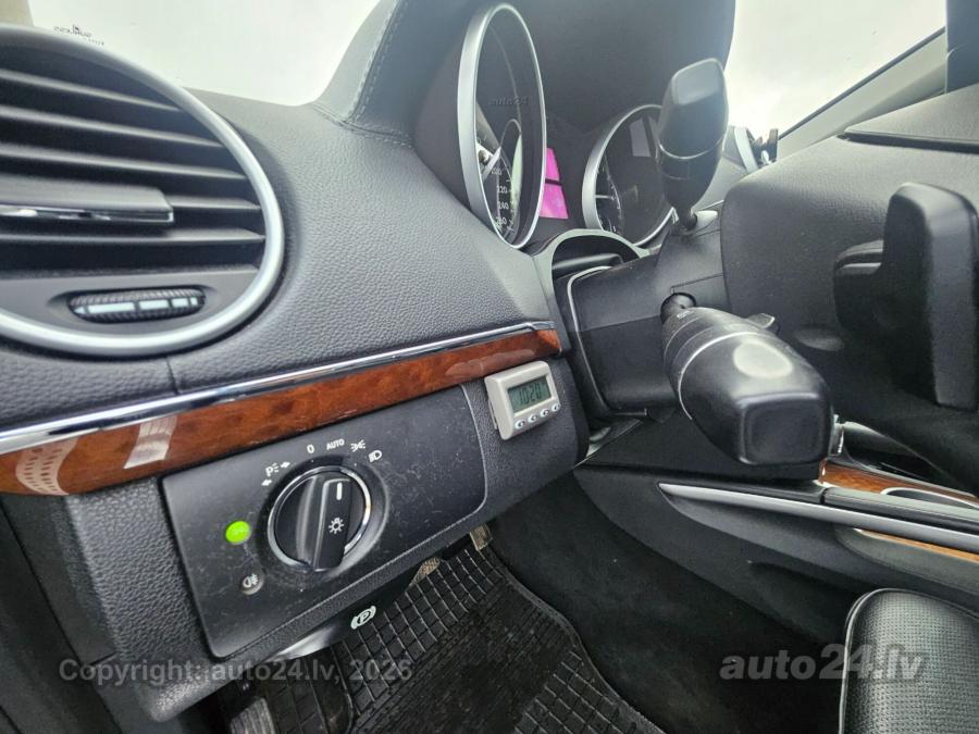 Mercedes-Benz GL-Class 2011 Tallina, ar dzinēja tilpumu 3.00 L un nobraukumu 242 tūkst. km par 15000 €, foto 17 vietnē AUTOMOTO.COM.LV