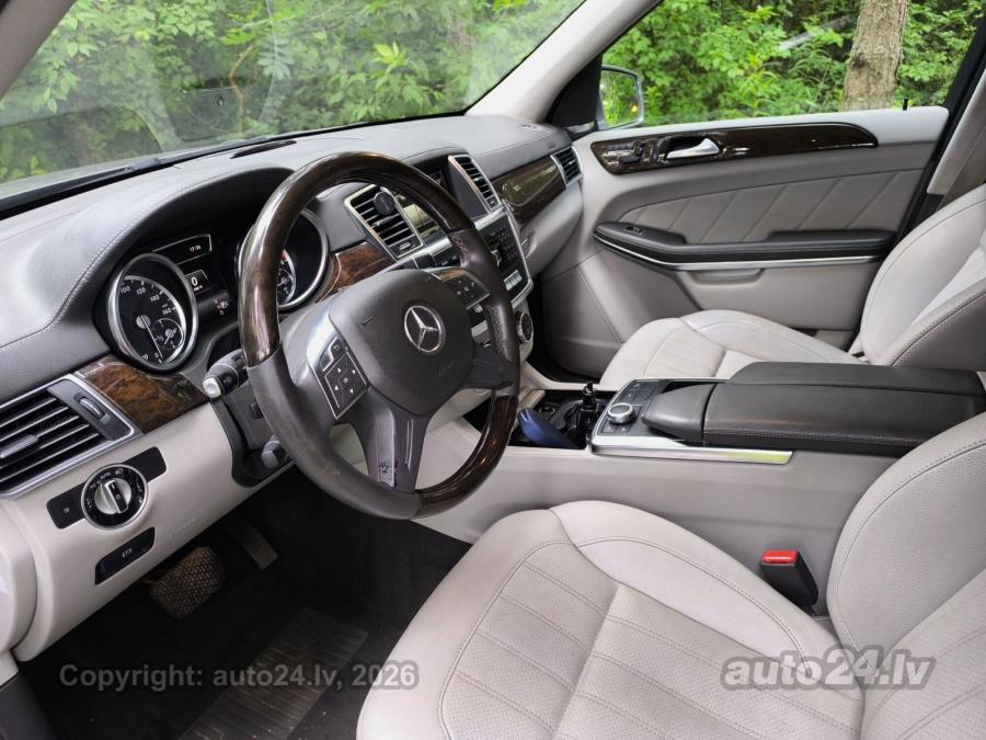 Mercedes-Benz GL-Class 2013 in Tallinn, with an engine capacity of 3.00 L and mileage of 300 thousand km for 14990 €, photo 11 on AUTOMOTO.COM.LV