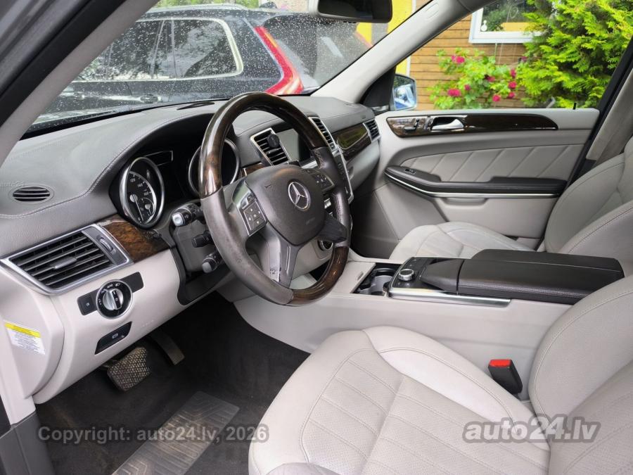 Mercedes-Benz GL-Class 2013 in Tallinn, with an engine capacity of 3.00 L and mileage of 300 thousand km for 14990 €, photo 13 on AUTOMOTO.COM.LV