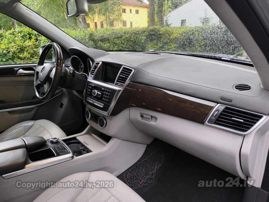 Mercedes-Benz GL-Class 2013 in Tallinn, with an engine capacity of 3.00 L and mileage of 300 thousand km for 14990 €, photo 15 on AUTOMOTO.COM.LV
