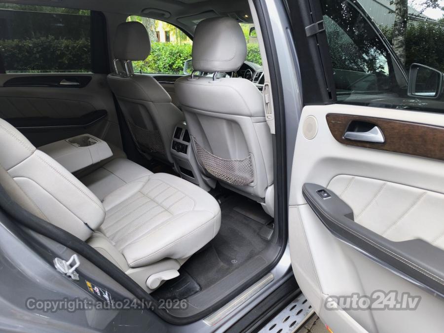 Mercedes-Benz GL-Class 2013 in Tallinn, with an engine capacity of 3.00 L and mileage of 300 thousand km for 14990 €, photo 21 on AUTOMOTO.COM.LV