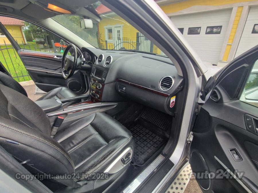 Pelēks Mercedes-Benz GL-Class 2009 Tallina, ar dzinēja tilpumu 4.00 L un nobraukumu 390 tūkst. km par 5999 €, foto 9 vietnē AUTOMOTO.COM.LV