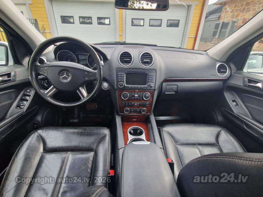 Pelēks Mercedes-Benz GL-Class 2009 Tallina, ar dzinēja tilpumu 4.00 L un nobraukumu 390 tūkst. km par 5999 €, foto 18 vietnē AUTOMOTO.COM.LV