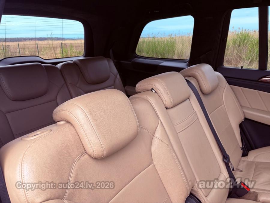 Grey Mercedes-Benz GL-Class 2015 in Tallinn, with an engine capacity of 3.00 L and mileage of 255 thousand km for 20599 €, photo 6 on AUTOMOTO.COM.LV