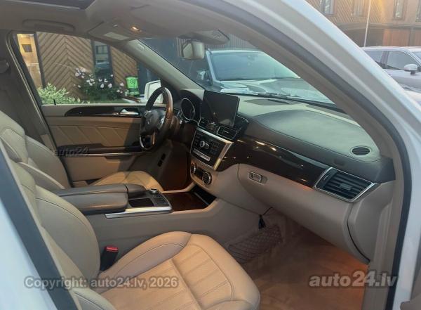 Balts Mercedes-Benz GL-Class 2013 Tallina, ar dzinēja tilpumu 4.70 L un nobraukumu 196 tūkst. km par 14900 €, foto 6 vietnē AUTOMOTO.COM.LV