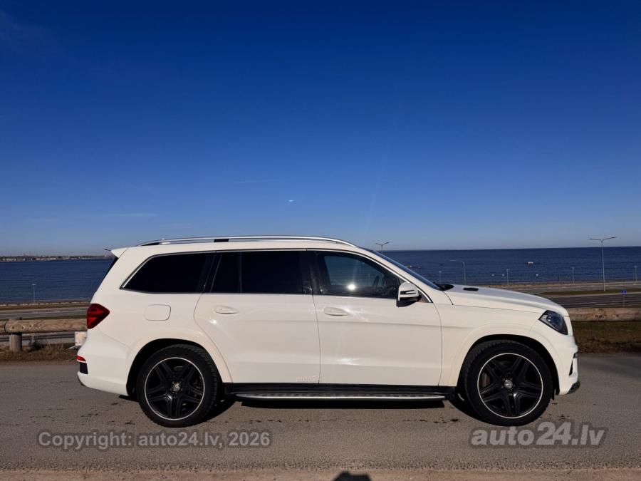 White Mercedes-Benz GL-Class 2014 in Tallinn, with an engine capacity of 3.00 L and mileage of 236 thousand km for 23900 €, photo 3 on AUTOMOTO.COM.LV