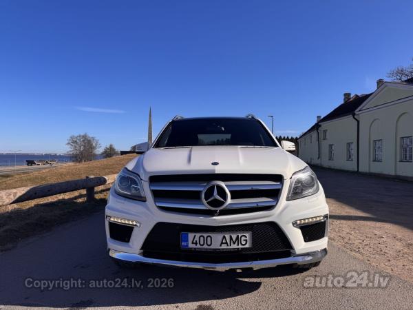White Mercedes-Benz GL-Class 2014 in Tallinn, with an engine capacity of 3.00 L and mileage of 236 thousand km for 23900 €, photo 3 on AUTOMOTO.COM.LV