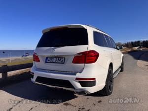 White Mercedes-Benz GL-Class 2014 in Tallinn, with an engine capacity of 3.00 L and mileage of 236 thousand km for 23900 €, photo 5 on AUTOMOTO.COM.LV