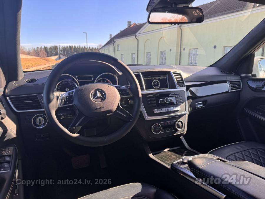 White Mercedes-Benz GL-Class 2014 in Tallinn, with an engine capacity of 3.00 L and mileage of 236 thousand km for 23900 €, photo 7 on AUTOMOTO.COM.LV