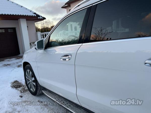 Balts Mercedes-Benz GL-Class 2015 Tallina, ar dzinēja tilpumu 3.00 L un nobraukumu 224 tūkst. km par 24990 €, foto 5 vietnē AUTOMOTO.COM.LV