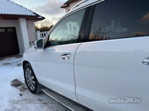 Balts Mercedes-Benz GL-Class 2015 Tallina, ar dzinēja tilpumu 3.00 L un nobraukumu 224 tūkst. km par 24990 €, foto 5 vietnē AUTOMOTO.COM.LV
