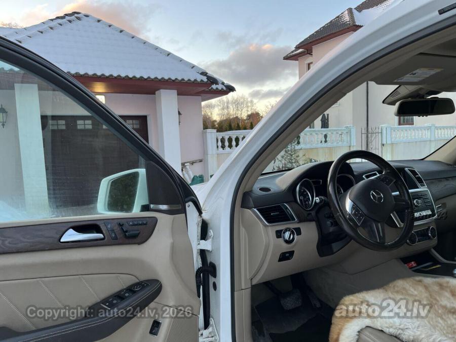 Balts Mercedes-Benz GL-Class 2015 Tallina, ar dzinēja tilpumu 3.00 L un nobraukumu 224 tūkst. km par 24990 €, foto 6 vietnē AUTOMOTO.COM.LV