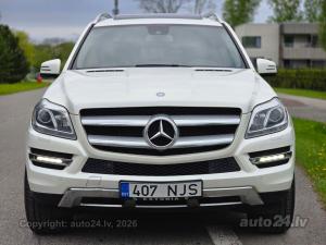 White Mercedes-Benz GL-Class 2015 in Tallinn, with an engine capacity of 3.00 L and mileage of 277 thousand km for 15990 €, photo 3 on AUTOMOTO.COM.LV
