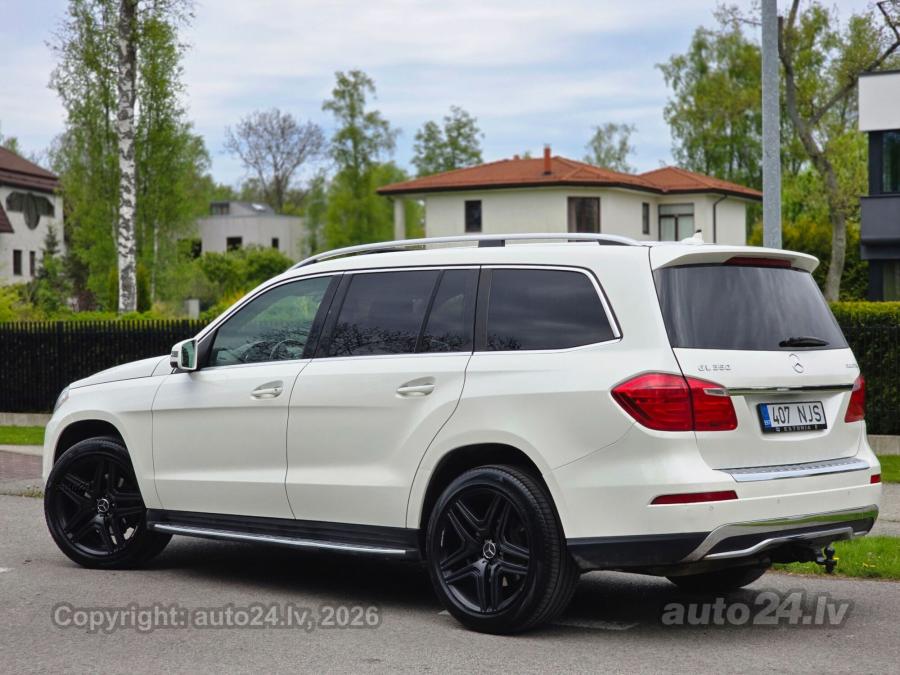 White Mercedes-Benz GL-Class 2015 in Tallinn, with an engine capacity of 3.00 L and mileage of 277 thousand km for 15990 €, photo 5 on AUTOMOTO.COM.LV