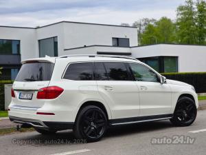 White Mercedes-Benz GL-Class 2015 in Tallinn, with an engine capacity of 3.00 L and mileage of 277 thousand km for 15990 €, photo 7 on AUTOMOTO.COM.LV