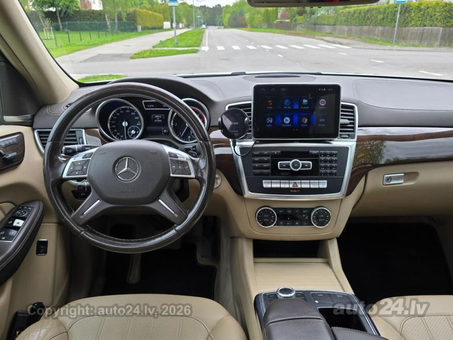 White Mercedes-Benz GL-Class 2015 in Tallinn, with an engine capacity of 3.00 L and mileage of 277 thousand km for 15990 €, photo 8 on AUTOMOTO.COM.LV