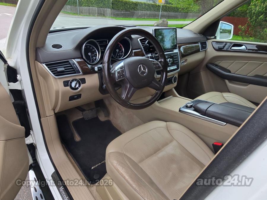 White Mercedes-Benz GL-Class 2015 in Tallinn, with an engine capacity of 3.00 L and mileage of 277 thousand km for 15990 €, photo 9 on AUTOMOTO.COM.LV