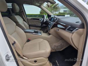 White Mercedes-Benz GL-Class 2015 in Tallinn, with an engine capacity of 3.00 L and mileage of 277 thousand km for 15990 €, photo 11 on AUTOMOTO.COM.LV