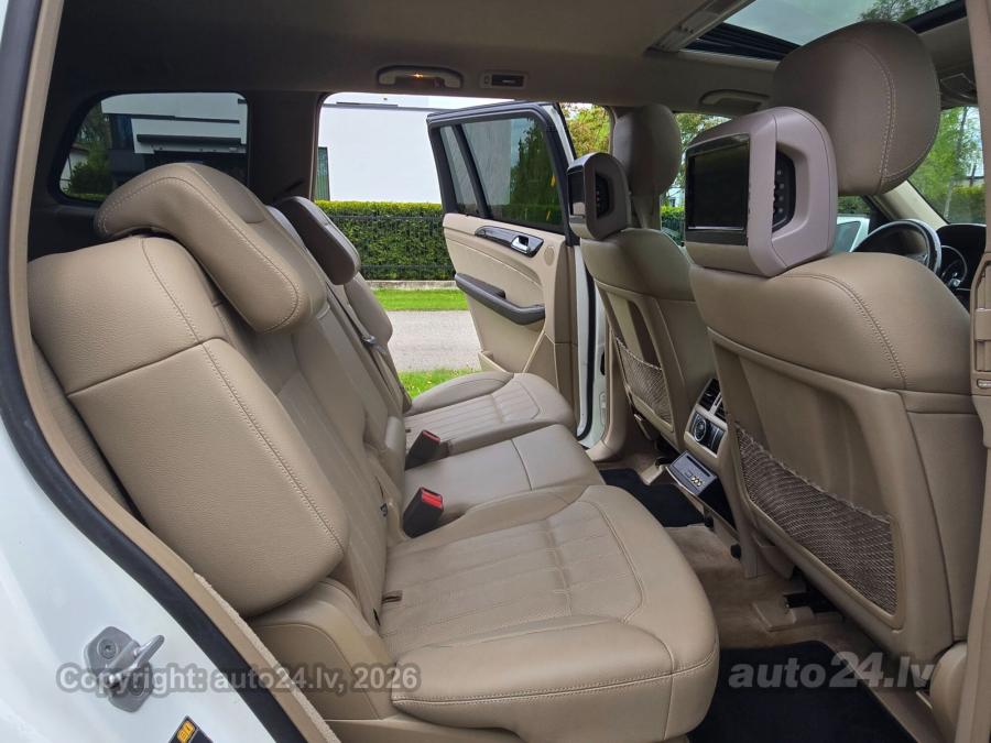 White Mercedes-Benz GL-Class 2015 in Tallinn, with an engine capacity of 3.00 L and mileage of 277 thousand km for 15990 €, photo 13 on AUTOMOTO.COM.LV