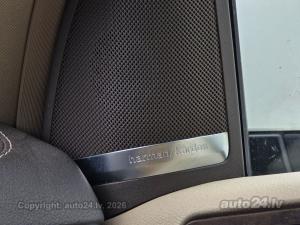 White Mercedes-Benz GL-Class 2015 in Tallinn, with an engine capacity of 3.00 L and mileage of 277 thousand km for 15990 €, photo 21 on AUTOMOTO.COM.LV