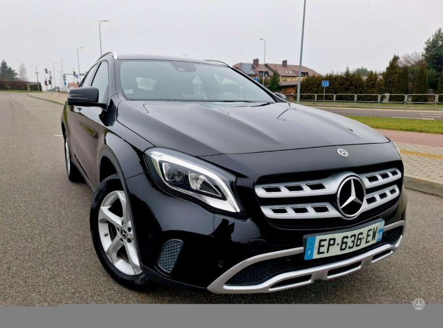Black Mercedes-Benz GLA 180 2017 in Klaipeda, with an engine capacity of 1.46 L and mileage of 199 thousand km for 12650 €, photo 1 on AUTOMOTO.COM.LV