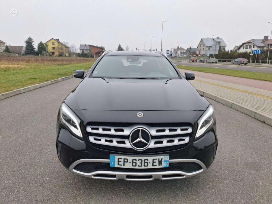 Black Mercedes-Benz GLA 180 2017 in Klaipeda, with an engine capacity of 1.46 L and mileage of 199 thousand km for 12650 €, photo 2 on AUTOMOTO.COM.LV