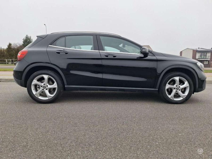 Black Mercedes-Benz GLA 180 2017 in Klaipeda, with an engine capacity of 1.46 L and mileage of 199 thousand km for 12650 €, photo 10 on AUTOMOTO.COM.LV