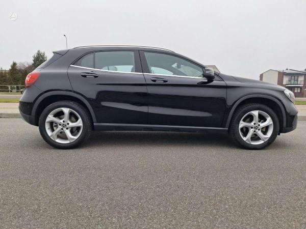 Black Mercedes-Benz GLA 180 2017 in Klaipeda, with an engine capacity of 1.50 L and mileage of 199 thousand km for 13200 €, photo 7 on AUTOMOTO.COM.LV