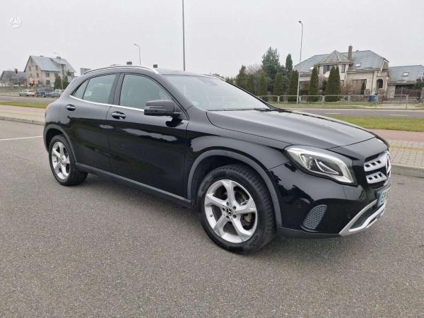 Black Mercedes-Benz GLA 180 2017 in Klaipeda, with an engine capacity of 1.50 L and mileage of 199 thousand km for 13200 €, photo 8 on AUTOMOTO.COM.LV