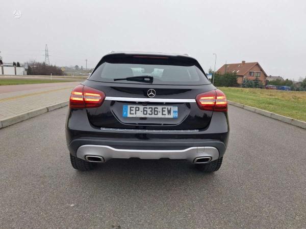 Black Mercedes-Benz GLA 180 2017 in Klaipeda, with an engine capacity of 1.50 L and mileage of 199 thousand km for 13200 €, photo 9 on AUTOMOTO.COM.LV