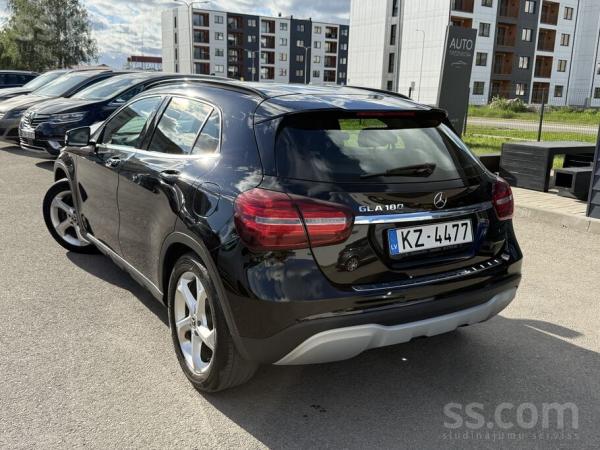 Black Mercedes-Benz GLA 180 2017 in Jelgava, with an engine capacity of 1.60 L and mileage of 100 thousand km for 15500 €, photo 3 on AUTOMOTO.COM.LV