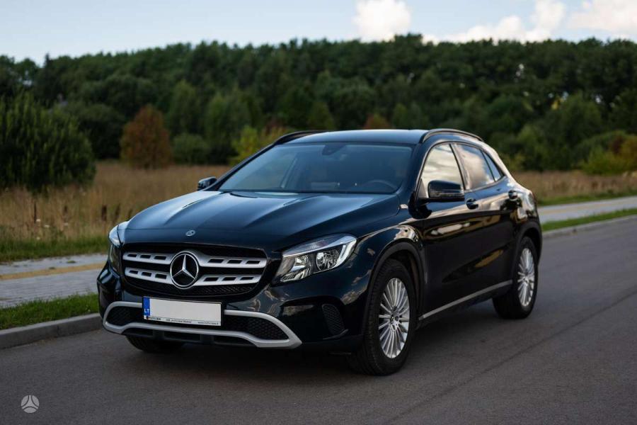 Black Mercedes-Benz GLA 180 2019 in Klaipeda, with an engine capacity of 1.60 L and mileage of 88 thousand km for 18000 €, photo 1 on AUTOMOTO.COM.LV
