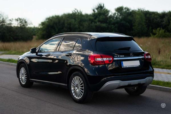Melns Mercedes-Benz GLA 180 2019 Klaipėda, ar dzinēja tilpumu 1.60 L un nobraukumu 88 tūkst. km par 18000 €, foto 3 vietnē AUTOMOTO.COM.LV