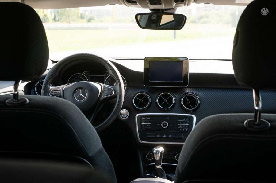 Black Mercedes-Benz GLA 180 2019 in Klaipeda, with an engine capacity of 1.60 L and mileage of 88 thousand km for 18000 €, photo 8 on AUTOMOTO.COM.LV
