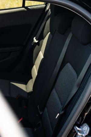 Black Mercedes-Benz GLA 180 2019 in Klaipeda, with an engine capacity of 1.60 L and mileage of 88 thousand km for 18000 €, photo 10 on AUTOMOTO.COM.LV